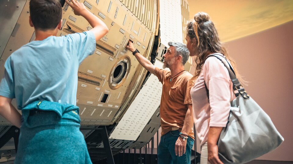 Space Eye * The Journey: Ausstellung und Planetarium